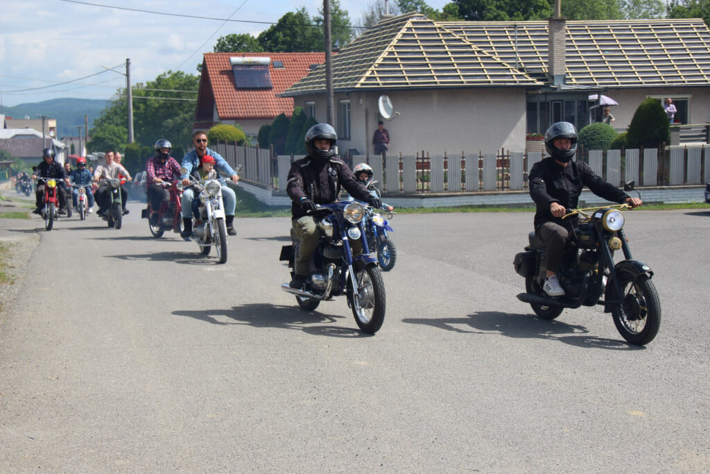 Kde sa podeli staré JAWA motorky? Jedinečná udalosť SLANSKÉ kolečko ...